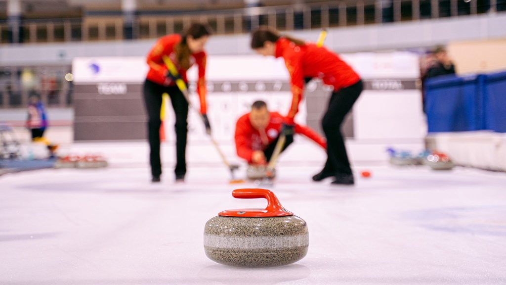 What is the 'Hammer' in Curling? (And Why You Want It) - The Curling Club